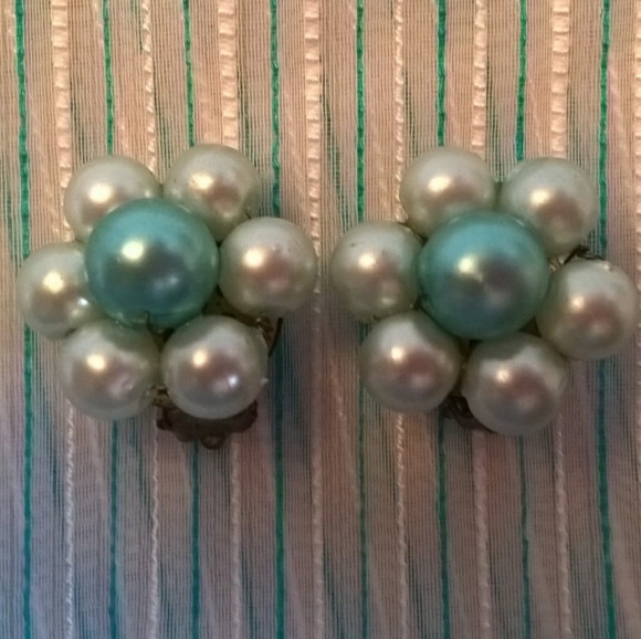 Vintage | Jewelry | Pretty Pearly Cluster Earrings Vintage Clip Ons ...